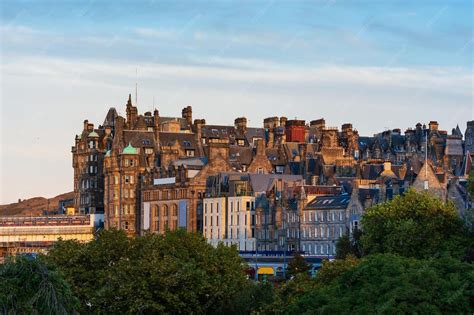 Premium Photo Beautiful Architecture Of Edinburgh In Scotland Cityscape
