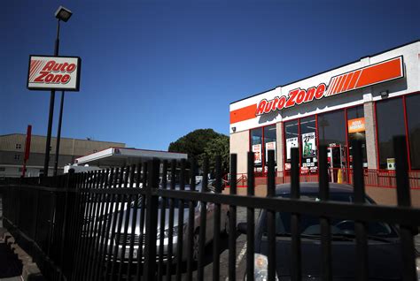 50 People Loot Auto Zone Store After Street Takeover California Insider