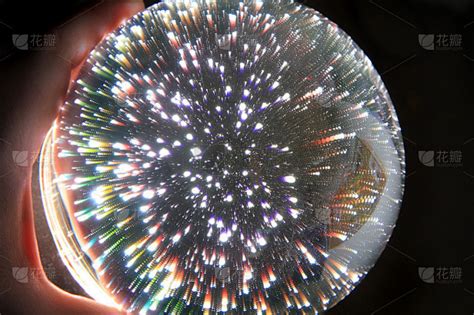 光魔法球在人的手中 光魔法球在人的手中