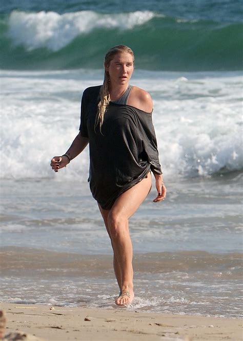 Kesha Was Seen On The Beach In Los Angeles Celeb Donut