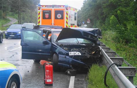 Unfall Auf B8 Bei Passau Kurz Vor Löwenwand Eine Person Verletzt