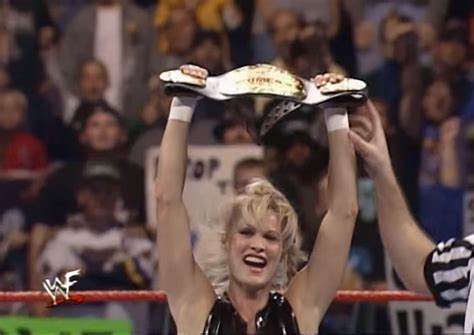 Wwe 5 Reasons Chyna Was The Biggest Female Star Of The 90s And 5 Why It