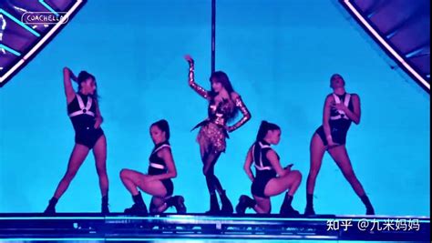 裤子开衩开到大腿根，韩国女团lisa着装再引热议，网友：像开裆裤 知乎