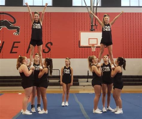 Middle School Cheerleaders Stunts