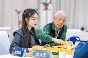 商界棋王暨擂台赛40周年 俞俐均以棋为媒点亮盛典 围棋 围棋擂台赛 职业棋手 俞俐均 围棋 手机新浪网