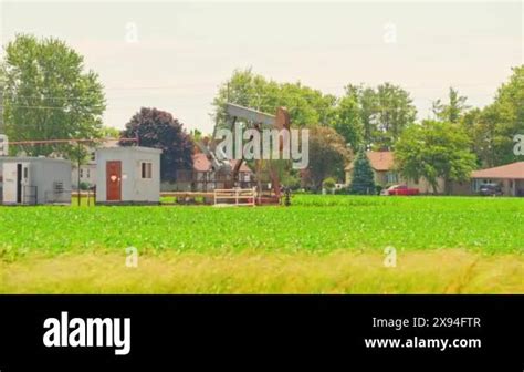 Vintage Oil Extraction Tower Stock Videos And Footage Hd And 4k Video Clips Alamy