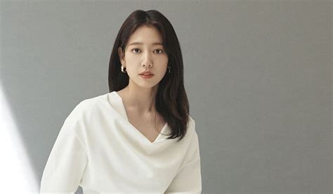 Park Shin Hye Attends Her Brothers Wedding A Week After Giving Birth
