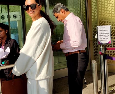 Deepika Padukones Stylish Entry With Dad Prakash Padukone At Mumbai Airport Theprint