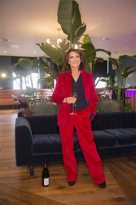 Deirdre Okane Jokes About Why Shell Never Been Seen In A Queue