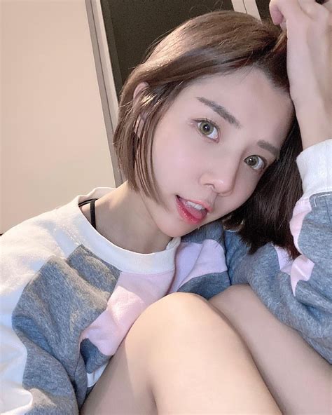 林艾融 「一片肉色」盡收眼底：凹凸曲線美的冒泡