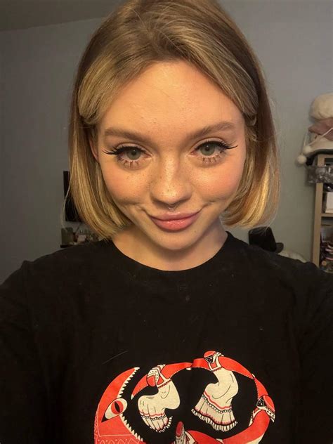 What Do You Think Of My Makeup Neighbor👀 R Sfwnextdoorgirls