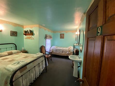 Ma Johnsons Historical Hotel Gonorth Alaska