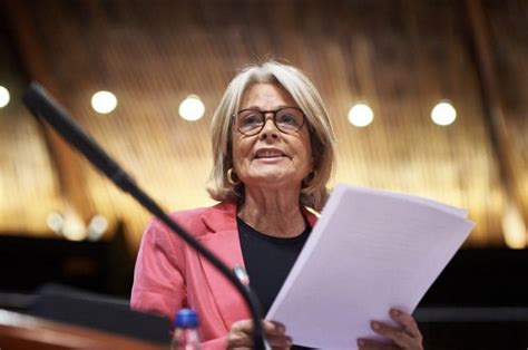 Edite Estrela Internada Após Queda Aparatosa No Parlamento