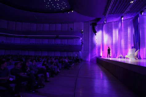 Designer Nima Shahinian Som Skal Fly Ut I Verdensrommet Med Mennesker Med Funksjonshemminger