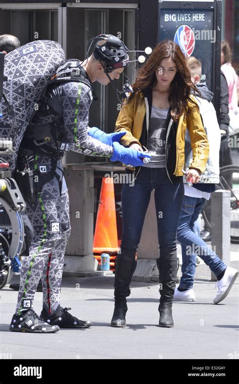 Megan Fox Am Set Von Teenage Mutant Ninja Turtles Times Square Mit