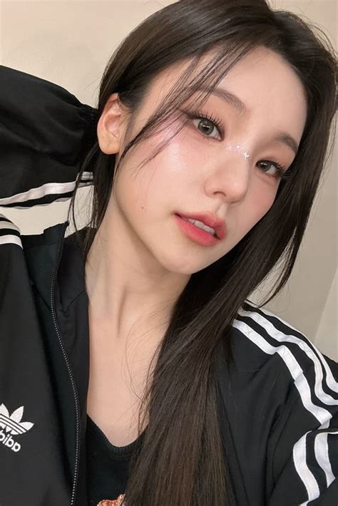 Yeji [from Itzy] Orang Cantik Gadis Cantik Korea Selebritas