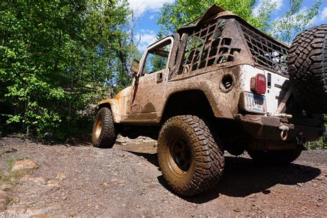 무료 이미지 바퀴 모험 범퍼 4x4 짐을 내리다 오프로드 차량 육상 차량 자동차 제조 자동차 외장 오프 로딩