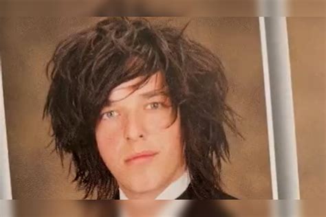 女生晒出多年前非主流毕业照，统一刘海配长发：果然都是统一的非主流统一刘海