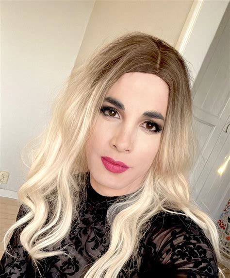 Go and put on makeup : r/crossdressing