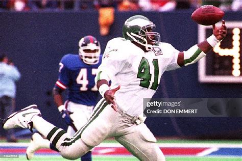 Philadelphia Eagles Keith Byars Stretches For A Reception 22 News Photo Getty Images