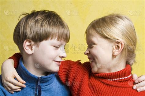 儿童水平画幅兄弟姐妹男性友谊人的脸部纯洁人的头部兄弟童年