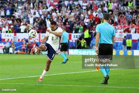 20674 Trent Alexander Arnold Photos And High Res Pictures Getty Images