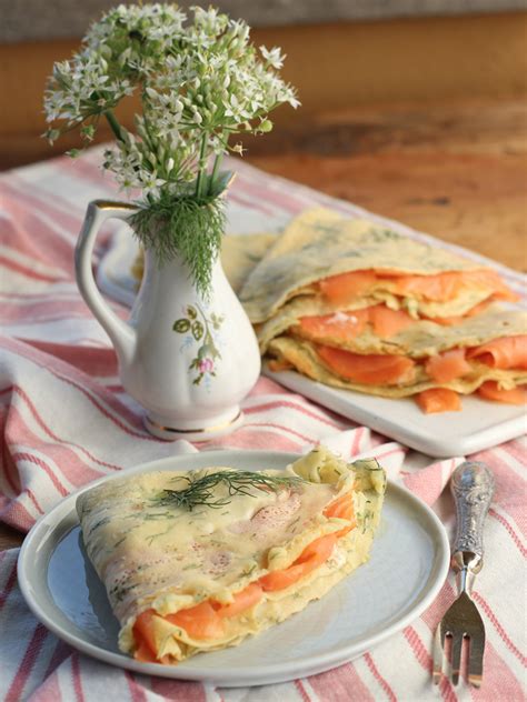Crespelle Allaneto Con Salmone Affumicato E Robiola Profumo Di Limoni