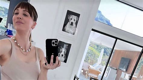 Pregnant Kaley Cuoco Shares Snap Of Growing Bump And Reveals Her Mother