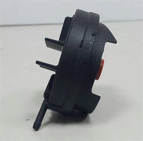 Bmw E90 E91 E92 E93 N52 N52n Pvc Egr 廢氣閥蓋 汽門 氣門室蓋 油氣 鳥蓋 搖臂蓋 11127552281