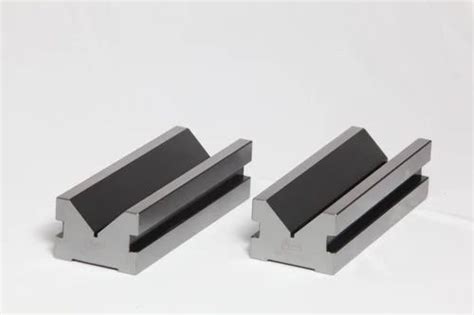 Crystal Silver Elongated V Blocks Size 100 X 300 X 65 Mm At Best