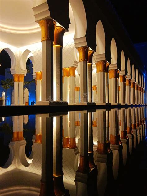 Pillar Of Sheikh Zayed Surakarta Mosque With The Background Of The