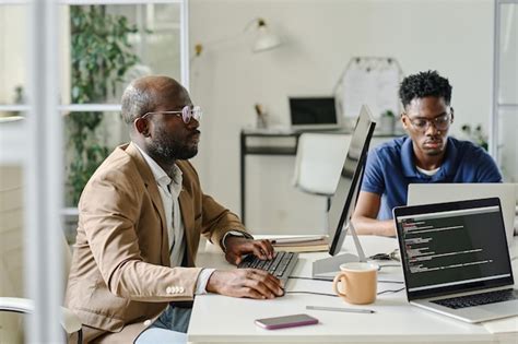 premium photo programmers working with new software