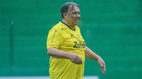 Ídolo Y Leyenda Elías Figueroa Regresó A Las Canchas En Emotivo