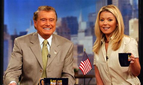 Regis E Kelly 2001 Kelly Ripa And Her Husband Mark Consuelos Walk