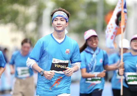 St Sơn Thạch Tự Hào Khi Chạy Dưới Bóng Cờ Tổ Quốc