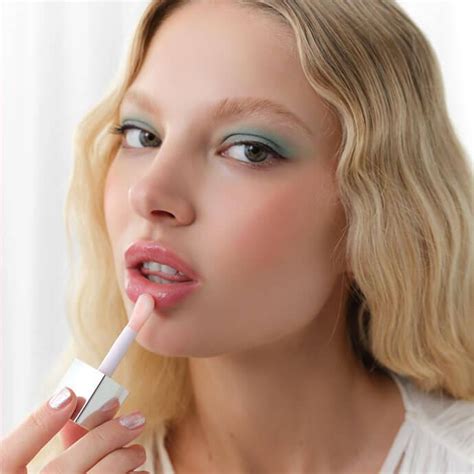 How To Remove Makeup Without Makeup Remover 4 Expert Tips