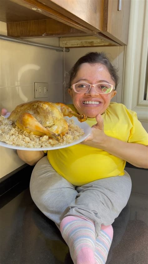 Rania Wasfi ‎مشوصفتى فراخ محشية ارز بصل سمن زيت ملح فلفل حبهان مطحون ٧ بهارات‎ Instagram