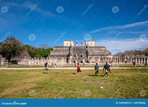 Crowds At The Warriors Temple Chichen Itza Editorial Photo Image Of