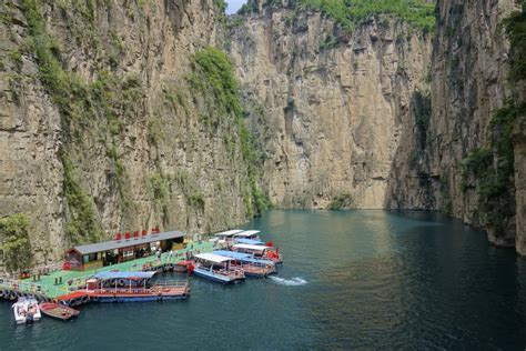 Baquan Gorge Editorial Photo Image Of Precipice Tourists 98179531