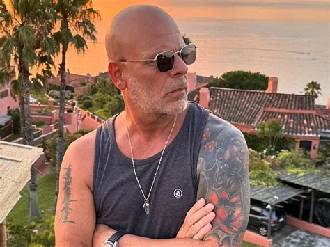 La Increíble Vida Del Doble De Bruce Willis De Renegar De Su Parecido A Viajar Por El Mundo