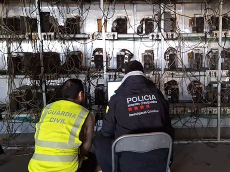 Desmontan Una Granja De Criptomonedas Escondida En Una Nave En Ripollet Que Defraudó 45