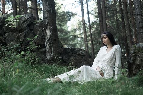 Premium Photo Beautiful Young Woman Sitting In Forest