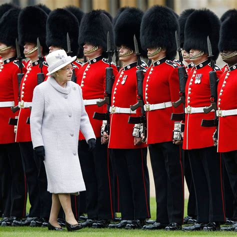 Queen Of England Guards