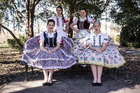 Autobusom Je Obišao VojvoĐanska Sela I Napravio Slike O Kojima Se Priča I U SlovaČkoj Priče Sa