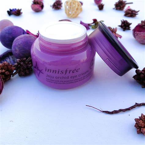 How To Apply Eye Cream Properly To Look Younger