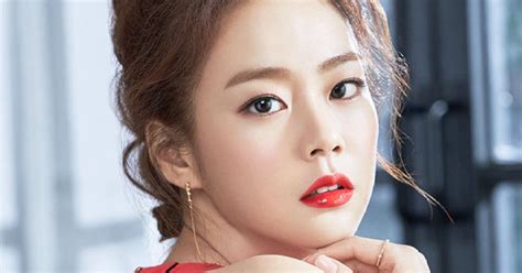 한승연 화보 카라의 깜찍함 대신 도발적 눈빛 포토엔