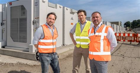 Talloze Bedrijven In De Rij Door Overvol Stroomnet Zijn Batterijparken Dé Oplossing