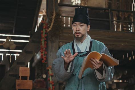 她被爆有「雙重人格」！男星拍攝慘遇蟲蟲危機：都飛進嘴裡 娛樂星聞