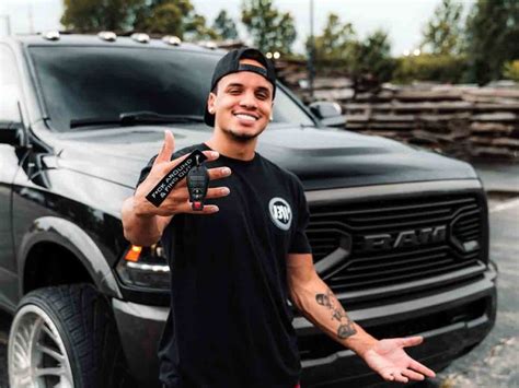 Country Music Singer Arrested What We Know About The Kata Hay Case