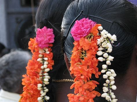 India Sights And Culture Flowers Worn In Hair Jasmine Flower
